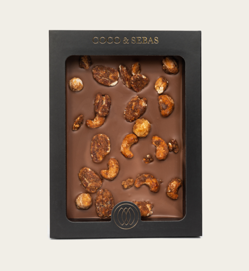 Coco & Sebas Melkchocolade Tablet met Gekarameliseerde Noten | Hallmark